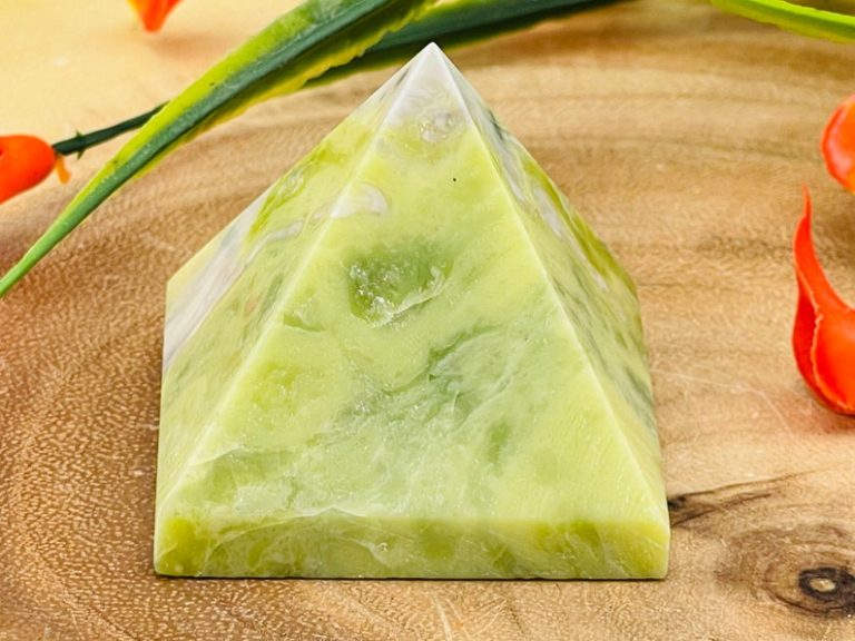 Serpentine Pyramid | Serpentine Crystal Pyramid | Chakra Stone ...